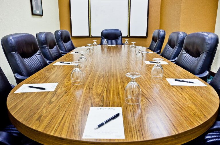 6 Tips on How To Set Up And Organize A Meeting Room - 2024 Guide ...